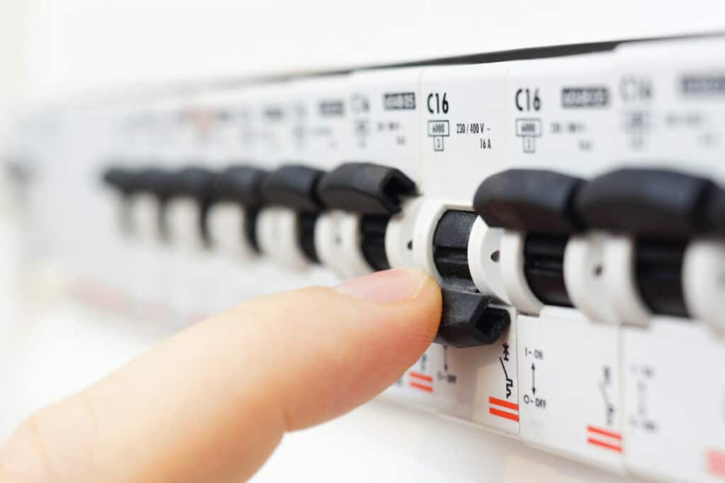 Aansluiting elektriciteit: Wat moet ik doen en hoeveel kost het mij?